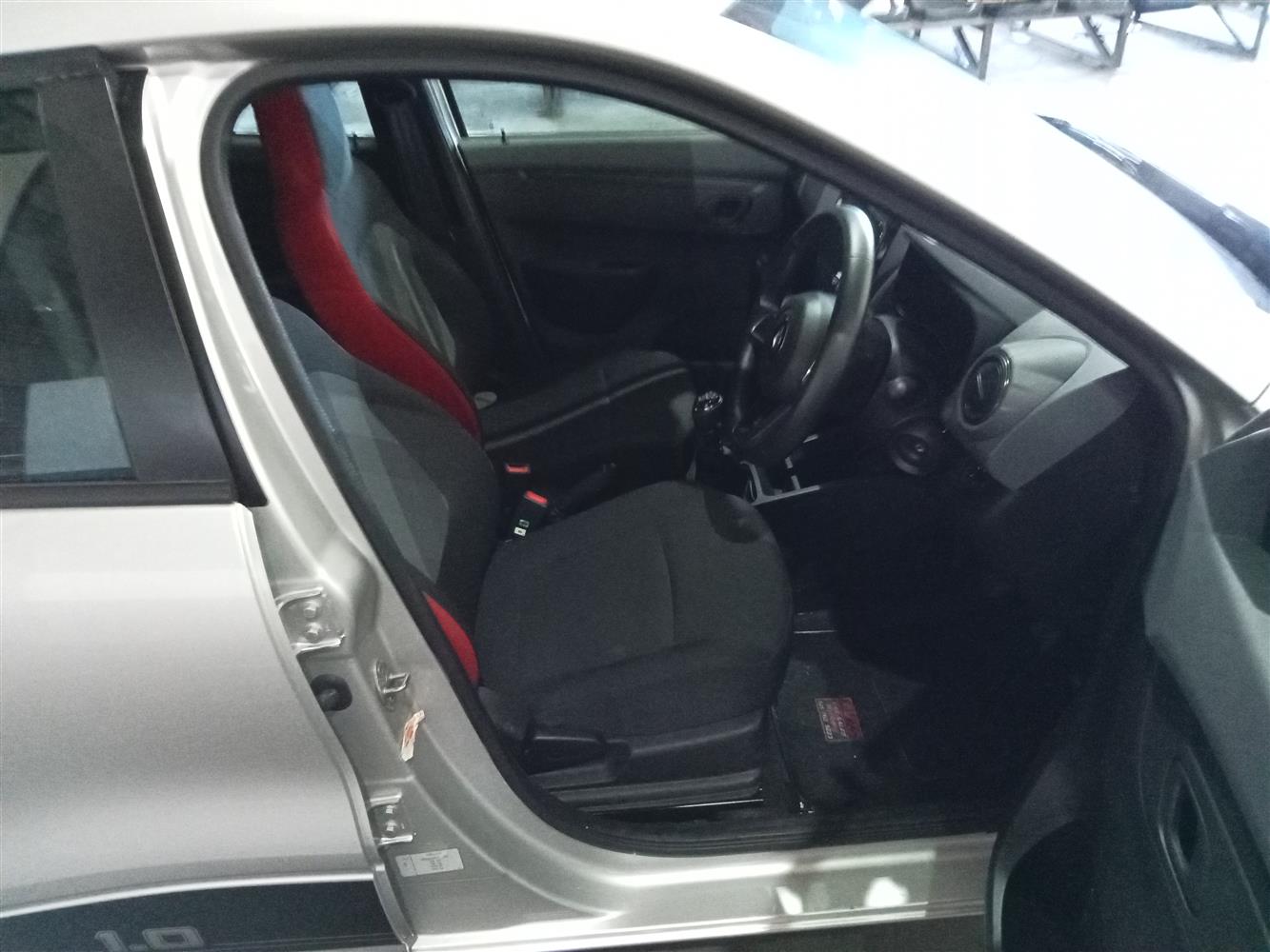 Auction Nation - RENAULT KWID