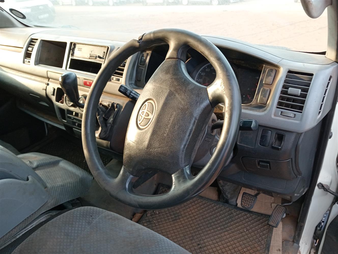 Auction Nation - TOYOTA TOYOTA QUANTUM 2.5 D4D 14 SEAT Intro: 32005