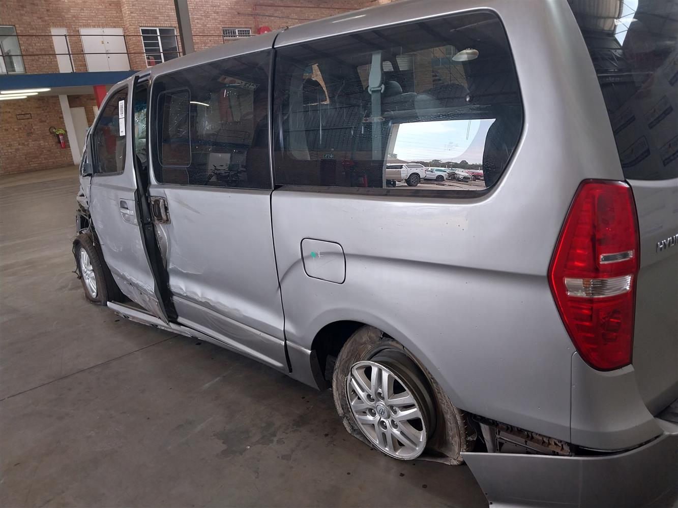 Auction Nation - HYUNDAI H1 2,5 CRDI 2,5 ELITE