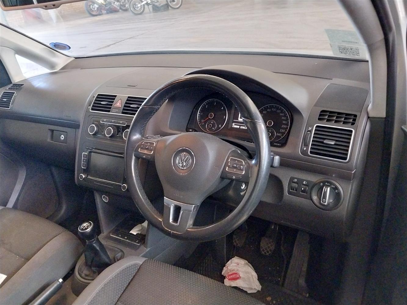 Auction Nation - VOLKSWAGEN TOURAN 2.0 TDI COMFORTLINE (INTRO 2010-12)